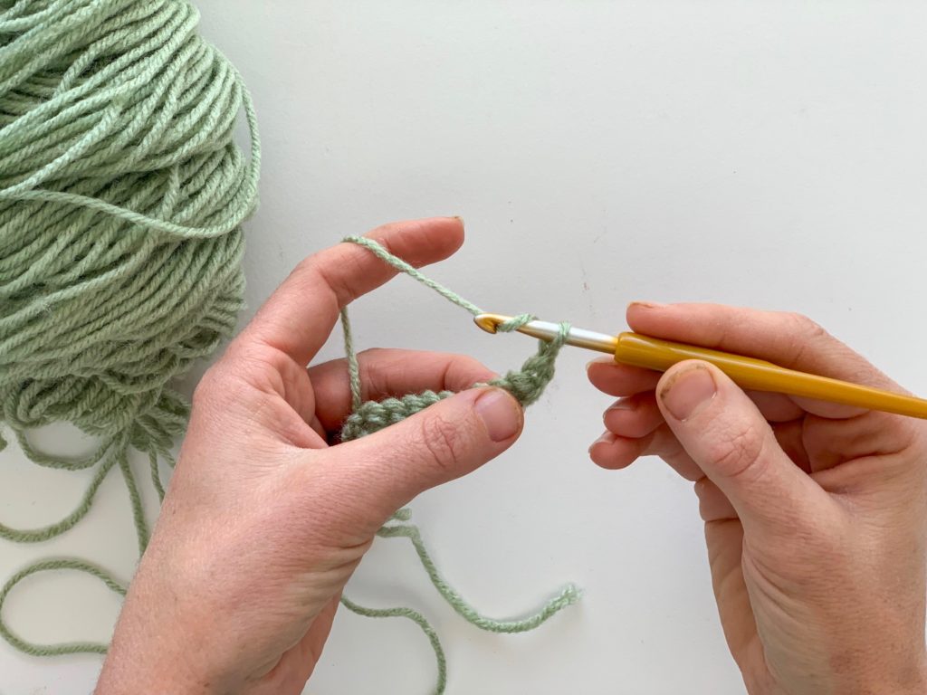 A Beginners Guide To Crocheting: How To Half Double Crochet (HDC) – She ...