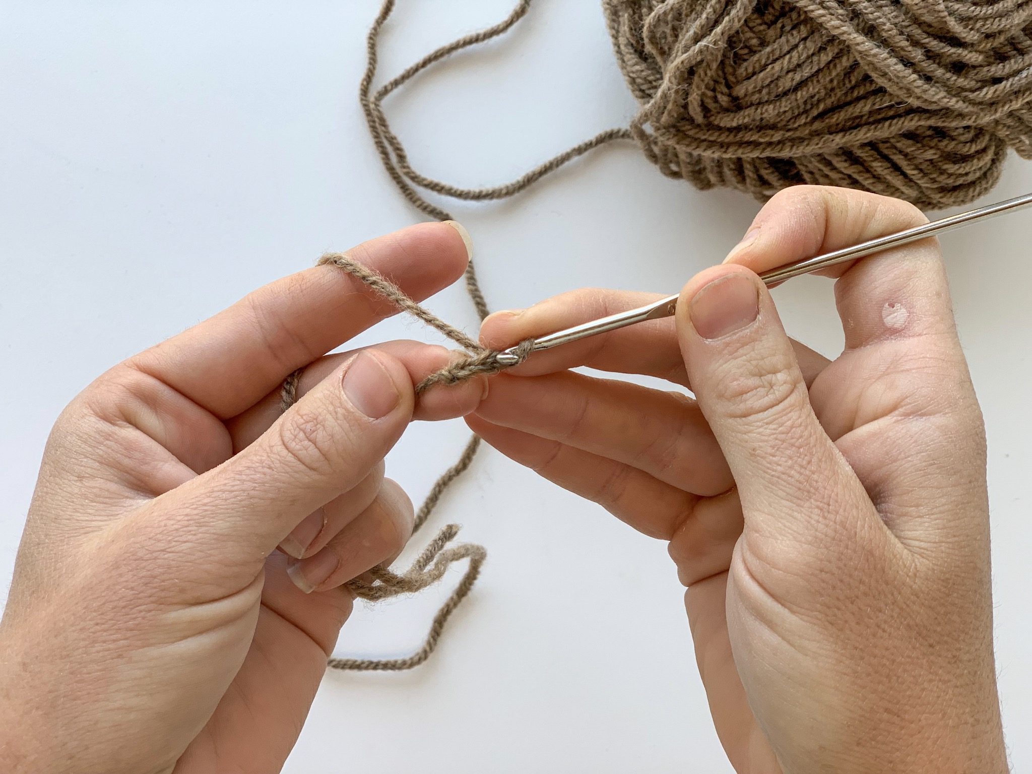 A Beginners Guide To Crocheting: How To Create A Foundation Chain
